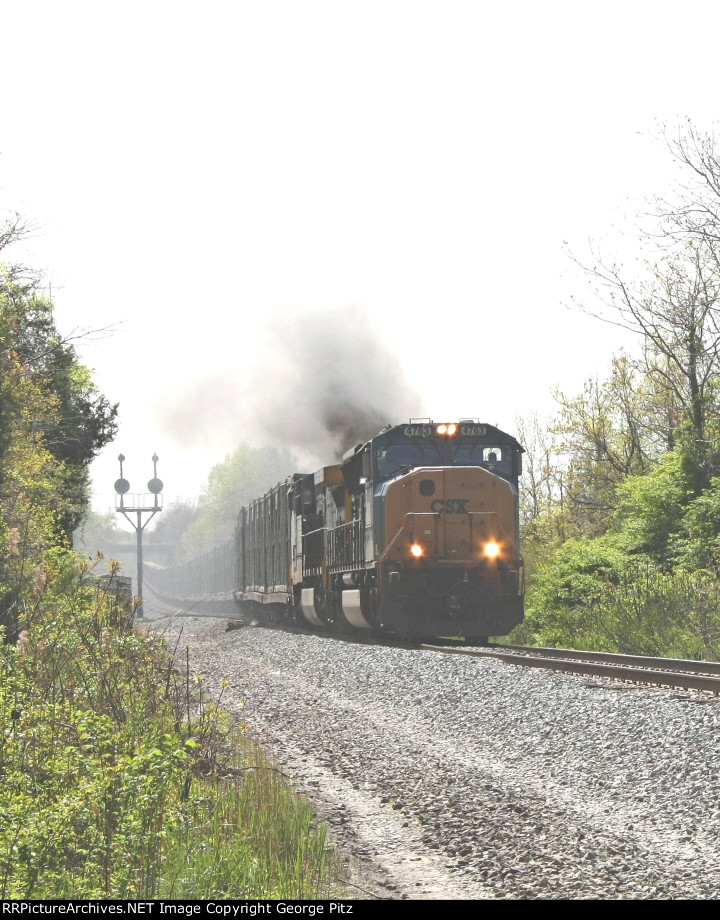 CSX 4763 and train Q702